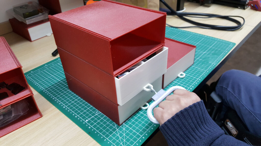 Caja Apilable y Tirador - Accessibilitas